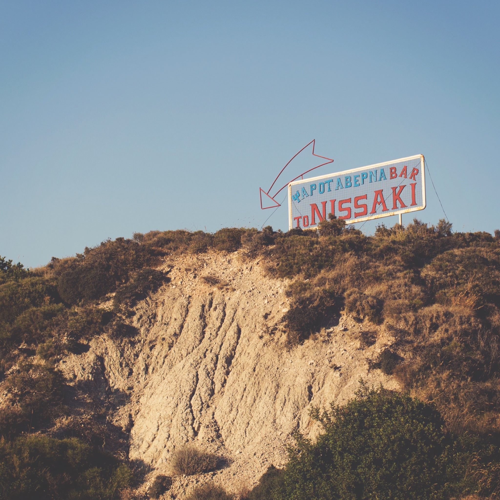 Landscape mountain signboard | wallpaper.sc iPad