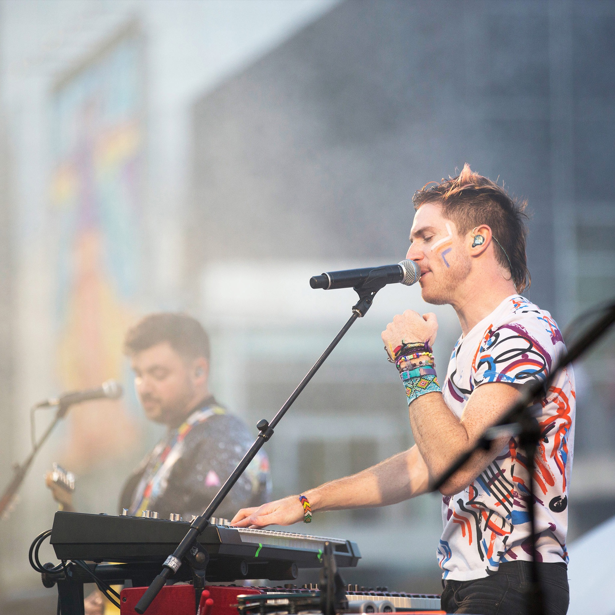 Artists live performance | wallpaper.sc iPad