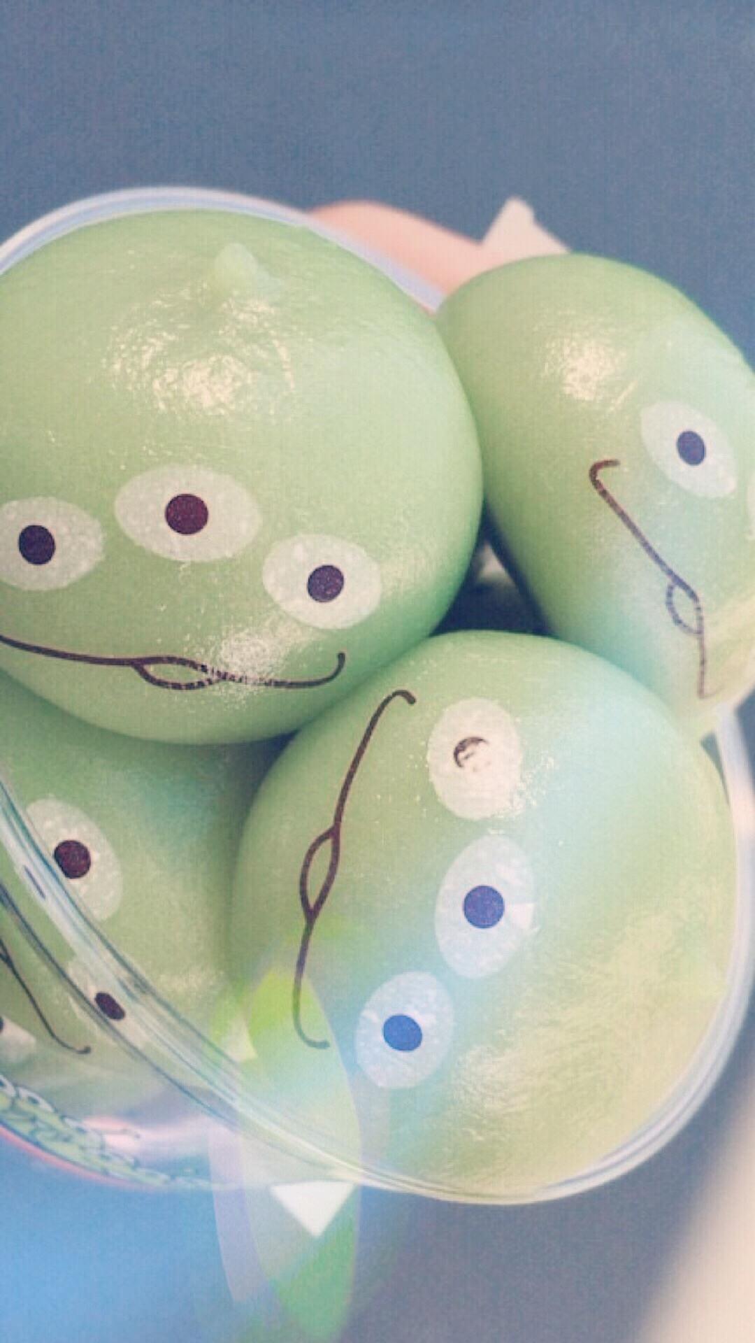 Little Green Men sweets | wallpaper.sc iPhone8Plus